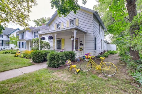 Historic Home With Sunroom - 5 Mi To Lambeau Field! - LedgeStone Vineyards, Greenleaf