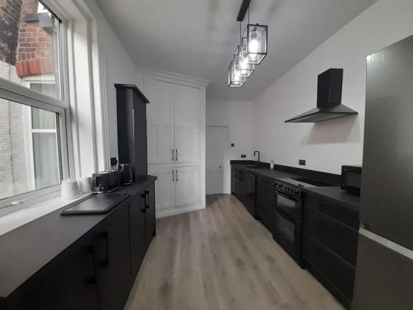 Chic 5 Double Bedroom House - 15 Min To Manchester - United Kingdom