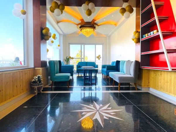 Hotel Wood Stock Luxury - A Boutique Property - Penthouse - Open Air Restaurant & Terrace - Kalka