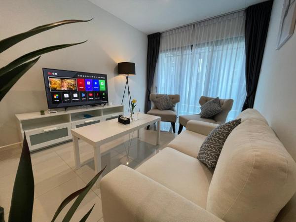 Luxe Suasana With Hot Tub By Yohome Homestay - Bukit Batok