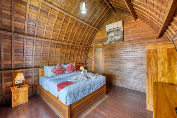 Eight Private Rooms In Villa With Shared Pool - Bali