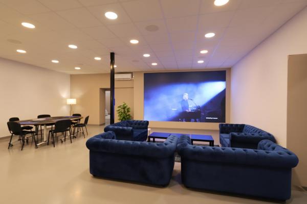 Loft 250m2 Avec éCran Led Géant De 10m2 - Marseille