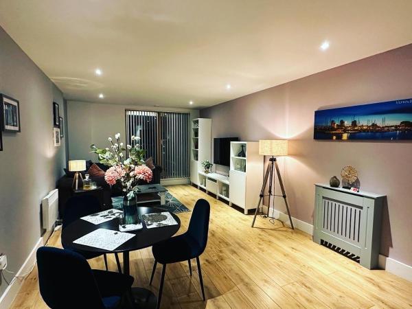 Spacious Luxury Waterfront Apartment - Ipswich