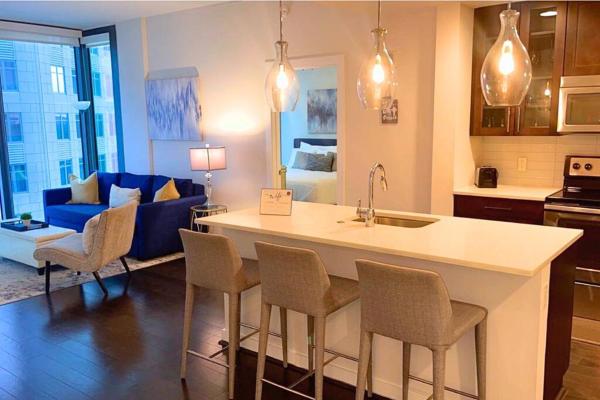 The Luxe -Highrise, Balcony, Year-round Pool, City View! - Sandy Springs, GA