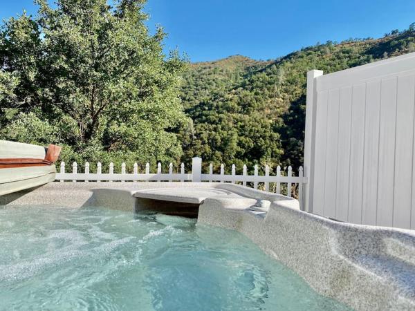 Eagle Nest River Views Hot Tub Games Sleeps 6 - Yosemite National Park, CA