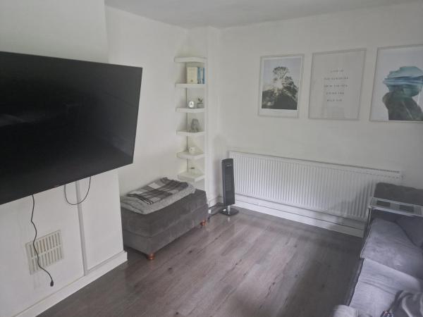 Immaculate 1-bed Apartment In Woodford Green - Ilford