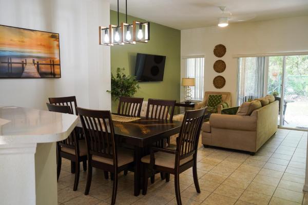 Enchanting Escape 3 Bedroom Minutes From Disney! - United States