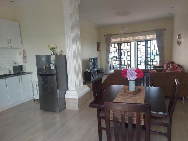 Beautiful 2-bed Apartment In Akright City Bwebajja - Ouganda