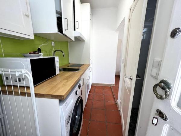 Estoril Studio Retreat - Walk To The Beach - Estoril
