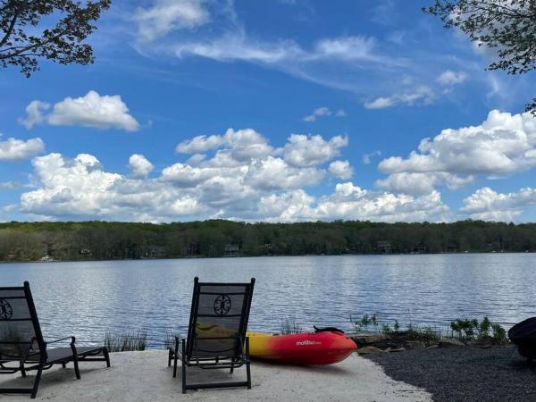 Lakeside Oasis With Kayaks, Hot Tub, & Fire Pit - Montage Mountain Resorts, Scranton