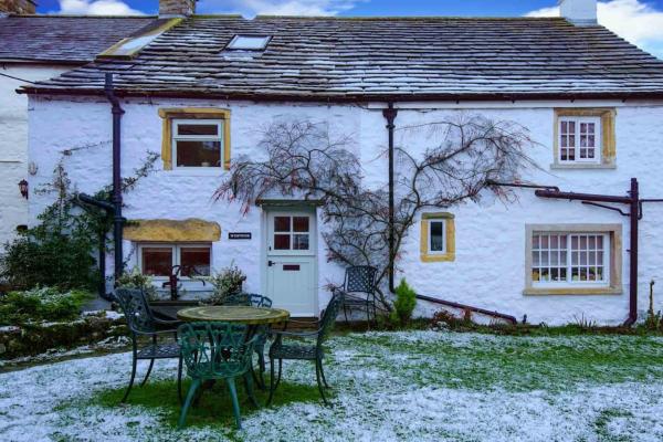 Westside Cottage, Newby Hamlet, Clapham, Yorkshire Dales National Park, Famous Three Peaks, Near The Lake District, Pets Are Welcome, Direct Parking In Front Of The Cottage & Guest Parking - Ingleton