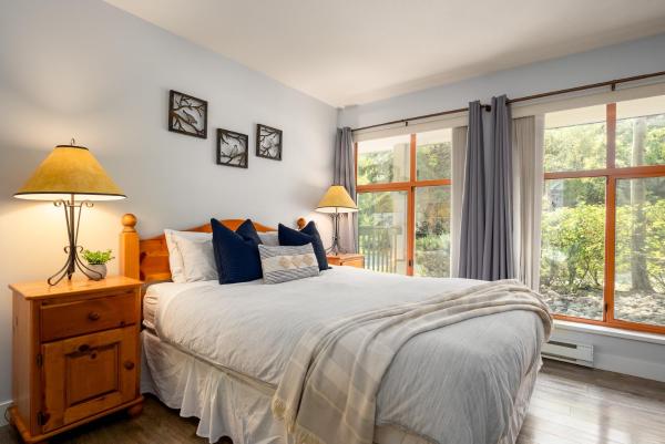 Convenient Village Location With Pool And Hot Tub - British Columbia