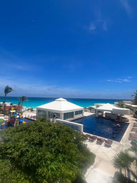 Hermoso Depto Con Vista Al Mar En Zona Hotelera. - Cancún
