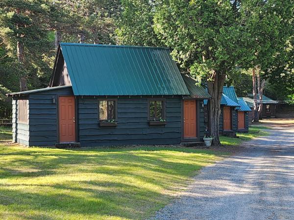 Moreno's Adirondack Cabins - Adirondack Mountains