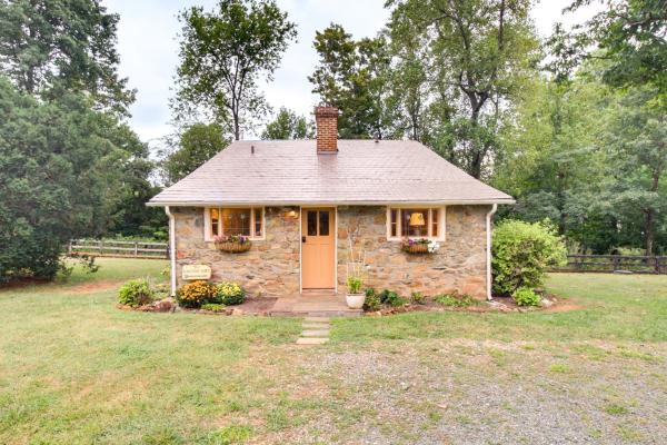 Monticello Wine Trail Cottage - Close To Hiking! - Crozet, VA