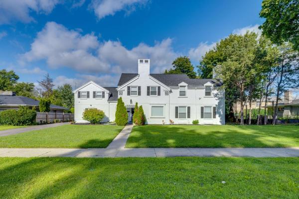 Luxurious Detroit Home - Walk To Golf And Park! - Detroit, MI