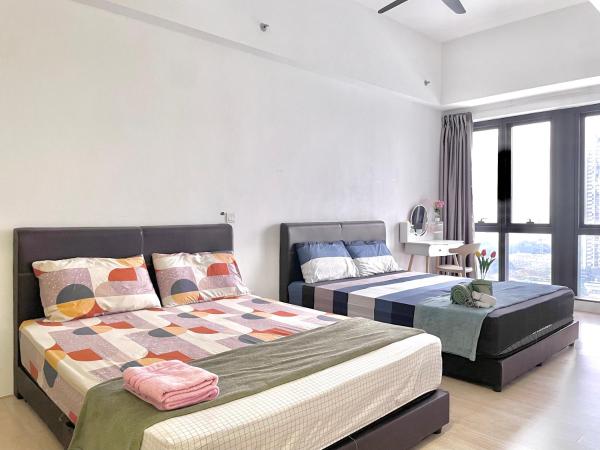 Revo Near Pavilion2 Stadium Bukit Jalil 4-5pax - Puchong