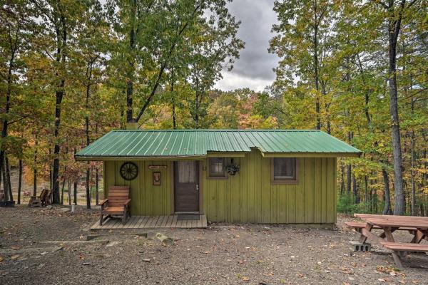 1 Mi To Raystown Lake Wyatt Earp Cabin With Deck! - Pennsylvania