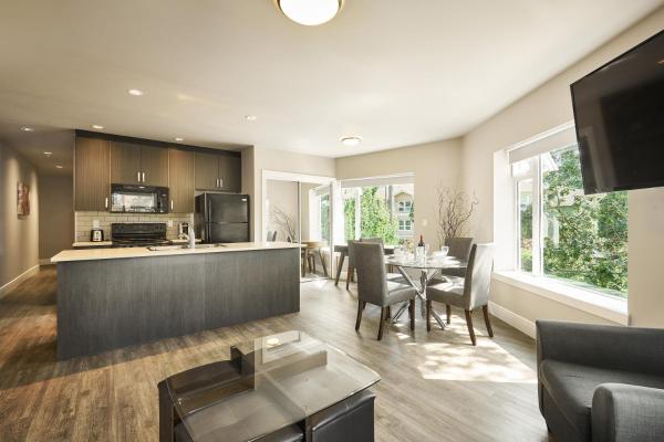 Modern Executive Studio Suite - Parking And A/c - Saanich