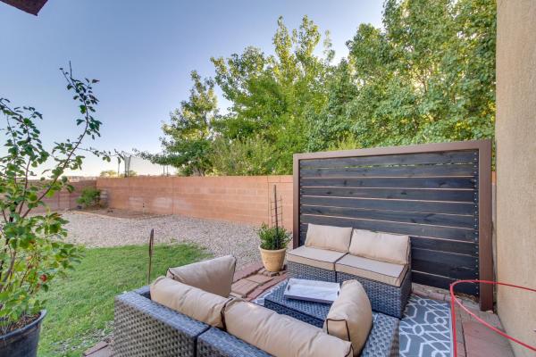 Chic New Mexico Retreat With Patio, Grill And Fire Pit - Los Lunas, NM