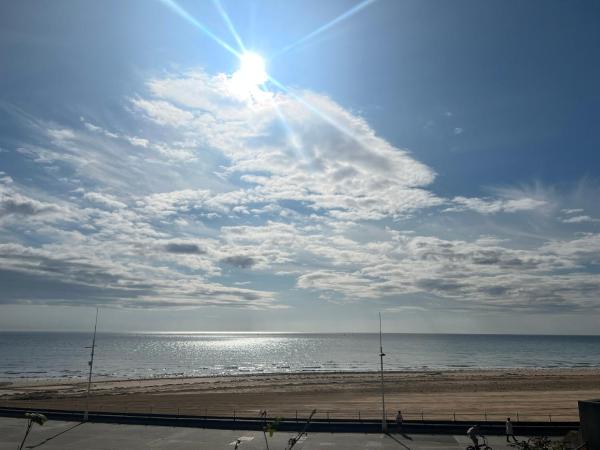 Beach View Apartment - Seafront Luxury Property, Bridlington - Bridlington