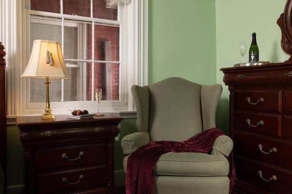 Carlisle House Bed And Breakfast - Carlisle, PA