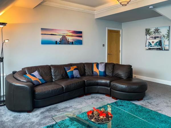 The Gables Poole, 3 Bedroom Penthouse Apartment - Poole