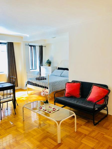 Stylish Montreal Apartment: Comfortable Stay In The Golden Square Mile - Montreal