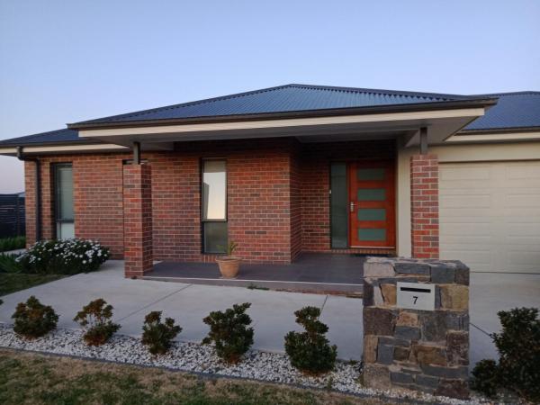 Brand New Self-contained One Bedroom Unit - Canberra