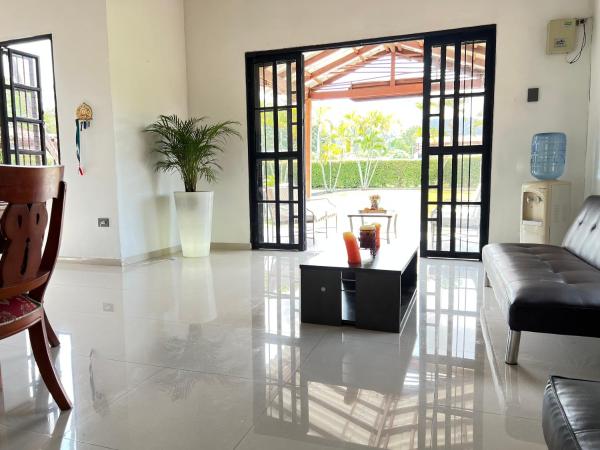Moderna Cabaña En Viterbo Con Aire Ac Y Piscina - Tolima