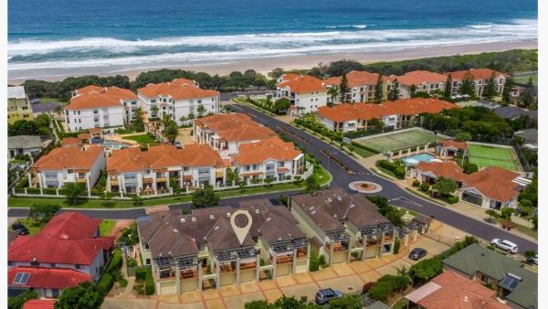 Meridian 6 - Stylish Coastal Escape Near Pippi Beach - Holiday Yamba - Yamba