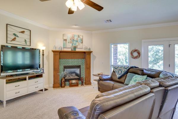 Quaint Noble Home 6 Mi To University Of Oklahoma! - Lake Thunderbird, OK