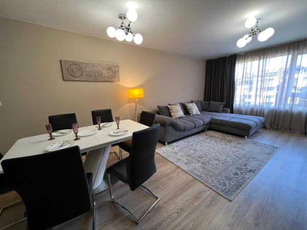 Johannesburg 2bdr Spacious Family Apt W Parking And Playground - Sofia