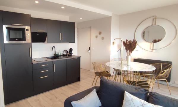 Arty Appart - Clim - Parking Box Privé - Balcon - Sauna En Option - Saint-Priest
