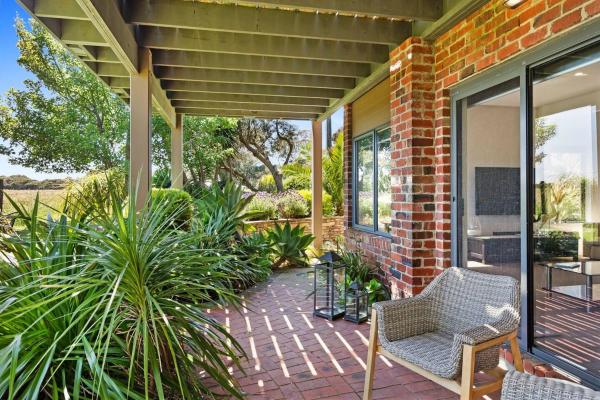 Coastal Meets Country At This Ventnor Beach Escape - Ventnor