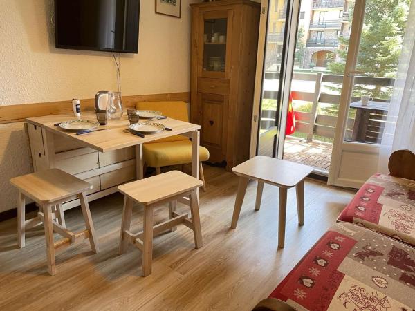 Location Risoul 1850 : Appartement 5 Couchages, Proximité Commerces Et Téléski, Balcon Sud - Fr-1-330-566 - Risoul