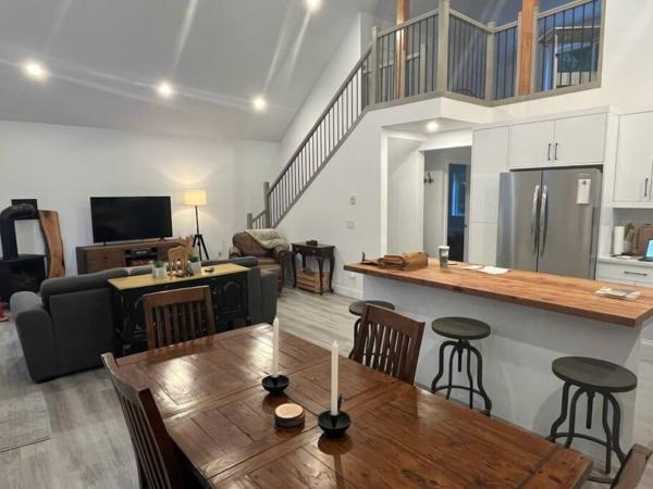 Stunning 5-bed Retreat In Sunshine Valley - Hope
