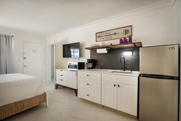 La Mer Suites - Lauderdale-by-the-Sea, FL