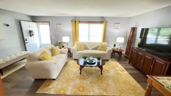 Luxx Guest House - Milwaukee, WI