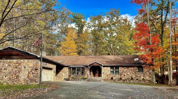 Sweet Retreat: Lodge And Event Venue - Hawks Nest State Park, Ansted