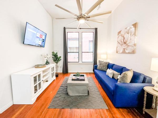Gaslamp 2bdrm1ba - W Parking & 4 Beds #304 - Coronado Island, CA