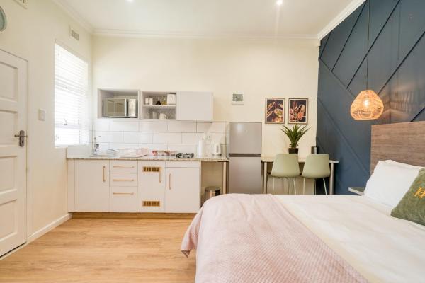 Hampton Collection - 2 Sleeper Studio Apartment With Pool - Durban