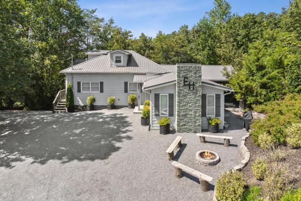 Emory House Cabin - Tennessee