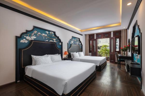 Deluxe Suite With Terrace And City View - Hanoi