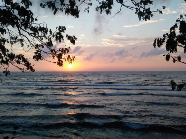 The Grey House - Dauin