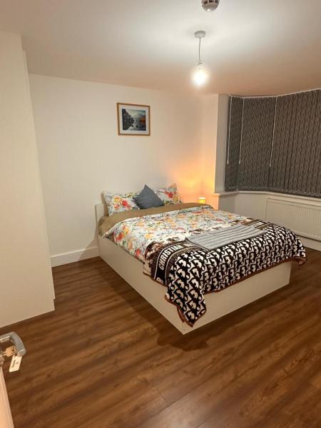 Lovely Hillingdon Family Holiday Home - 6 Bedrooms - Watford