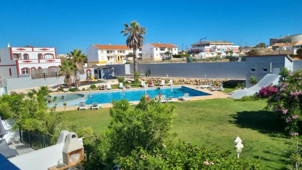 Enjoy Pool, Beach And More At This Nice Apartment Only 3 Minutes From Mareta's Beach - Sagres