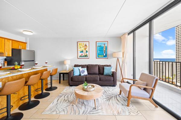 Waikiki Banyan 22nd Fl - Ocean Views, Pool & Beach Access - O‘ahu, HI
