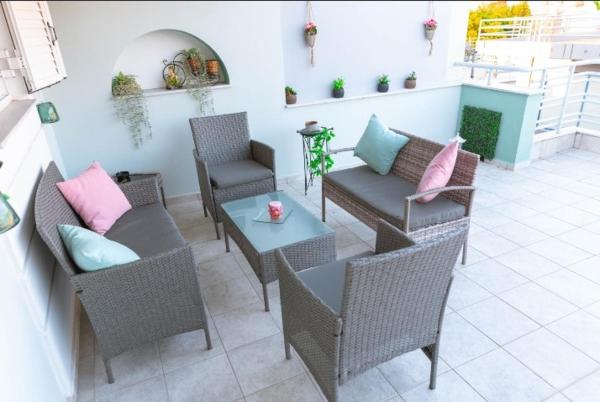 Kristin Apartment - Патры