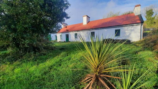 -Going Back In Time- 200 Year Old Farmhouse - County Clare